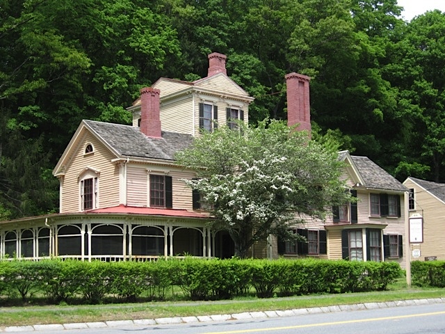 Top 10 Tuesday: Literary Locations I Love! – greenish bookshelf